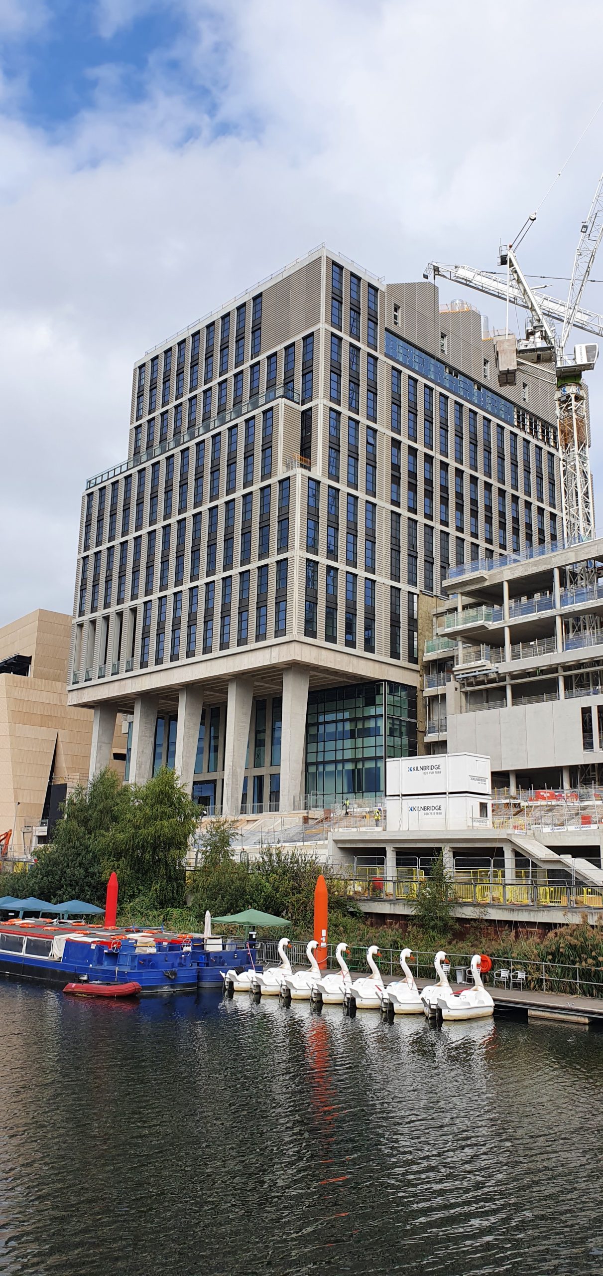 UAL - Glam Facade Installation