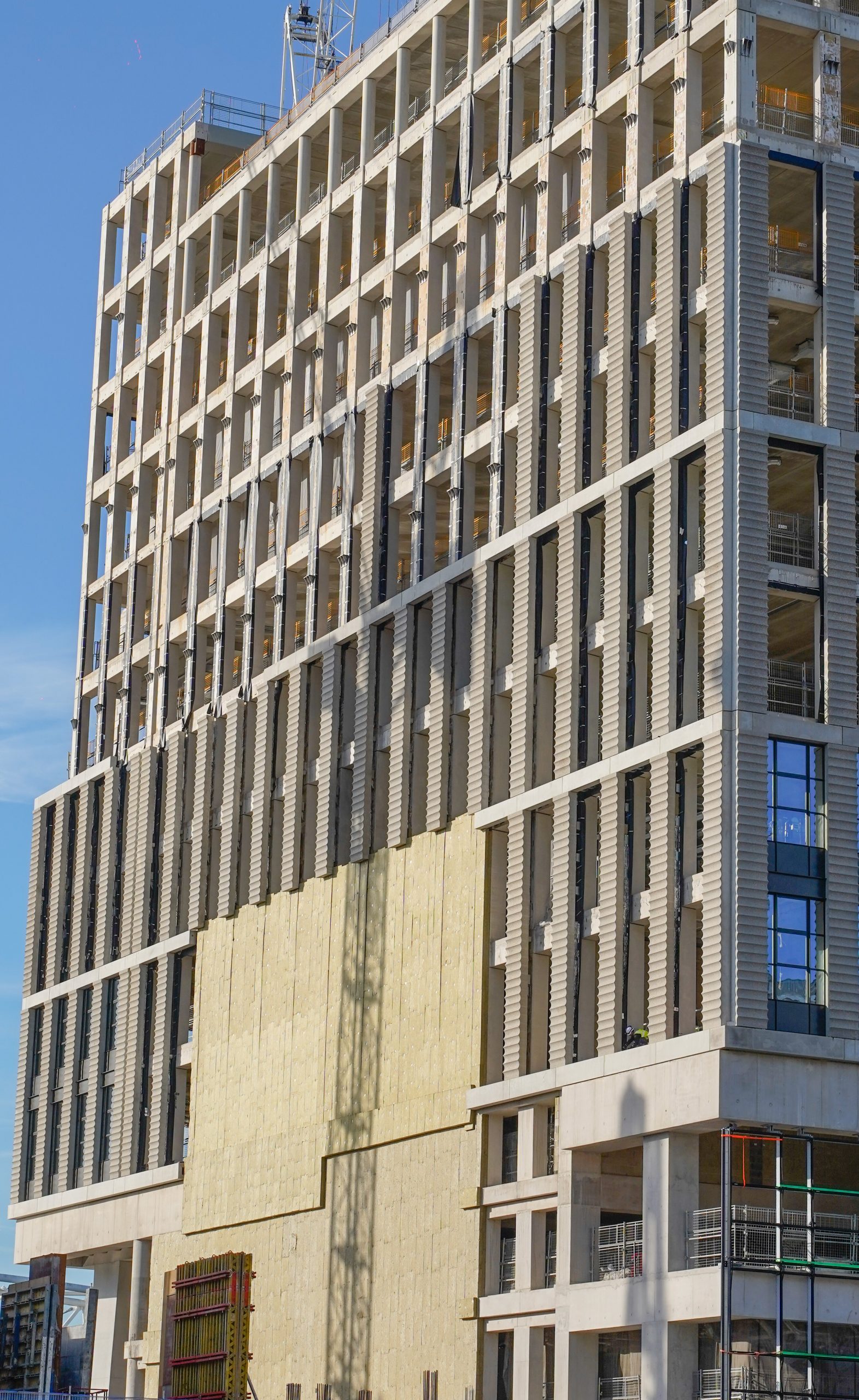 UAL - Glam Facade Installation